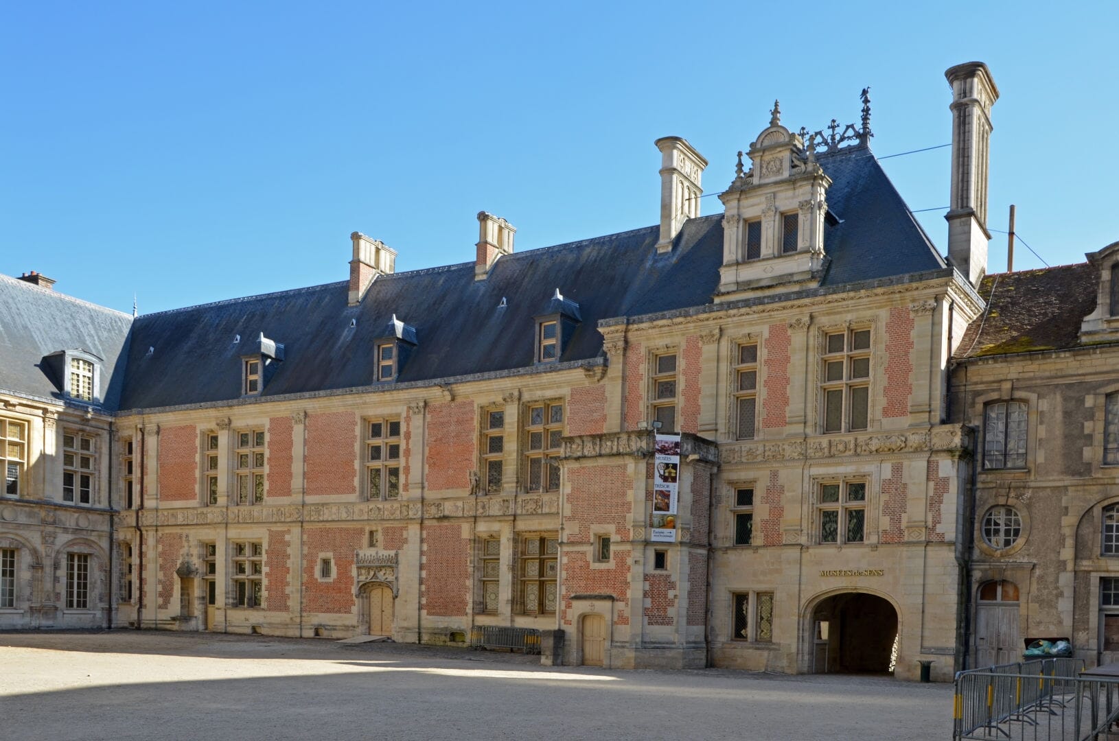 Things to Do in Sens, France 2026 - Hotels & Flights - Earth Roulette